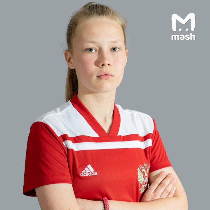 Восходящая звезда женского футбола в России София Стельмахова перевела ...