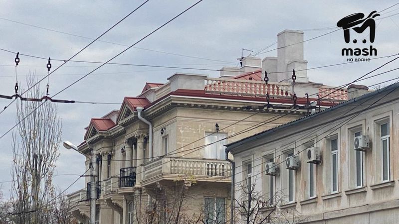 Неизвестные благотворители отремонтировали крышу в историческом доме на ...